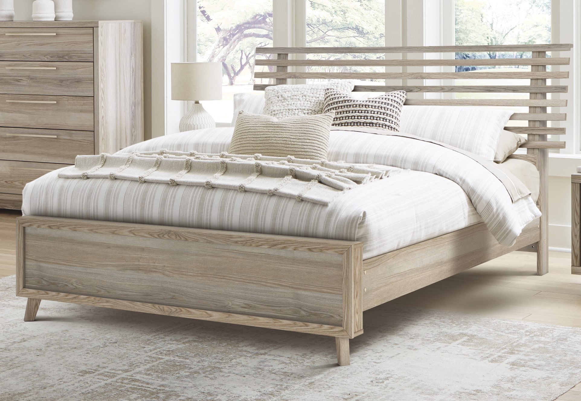 Hasbrick Queen Slat Panel Bed | Morris